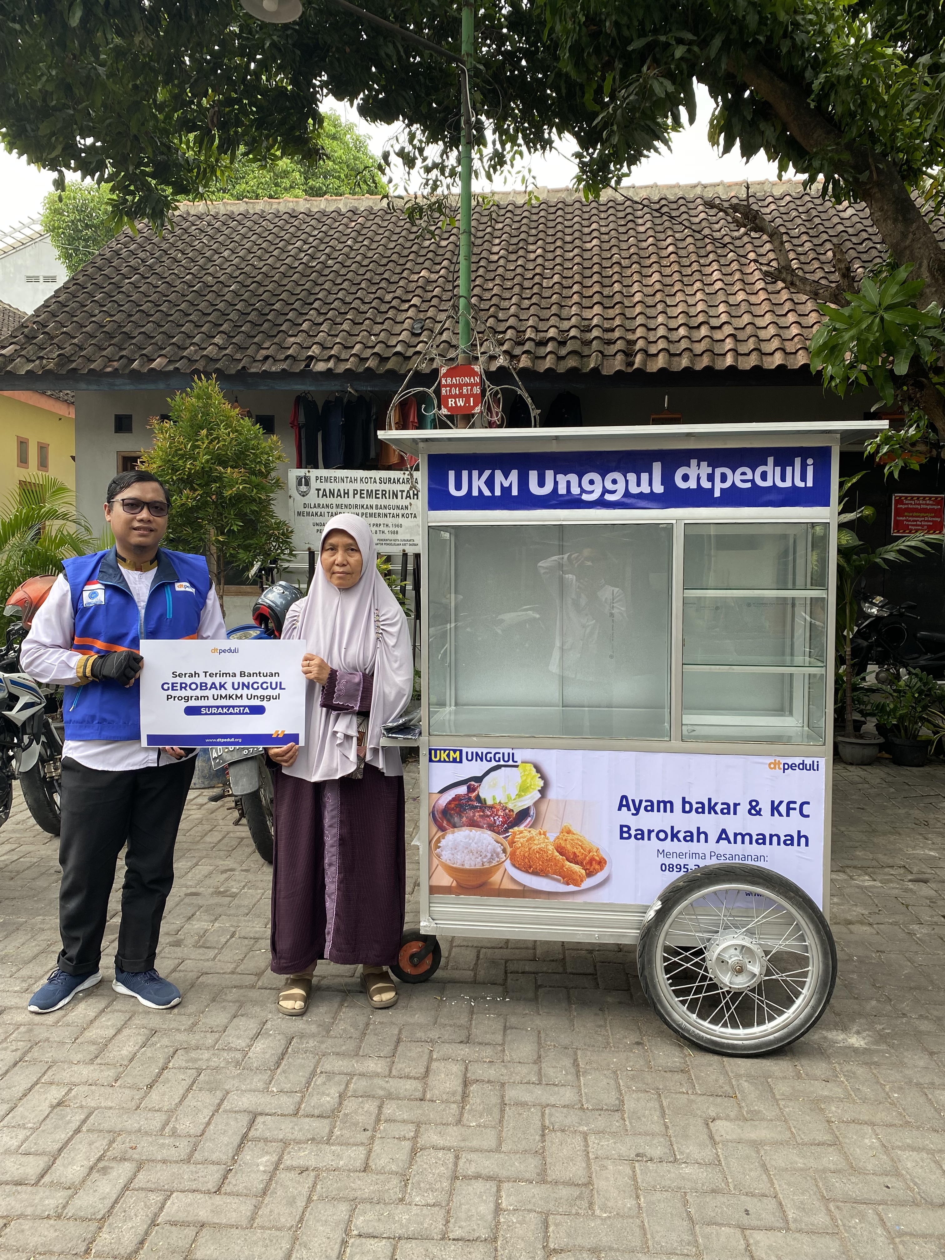 Gerobak Baru, Hadirkan Semangat Baru bagi Tiga UMKM di Solo | DT Peduli ...