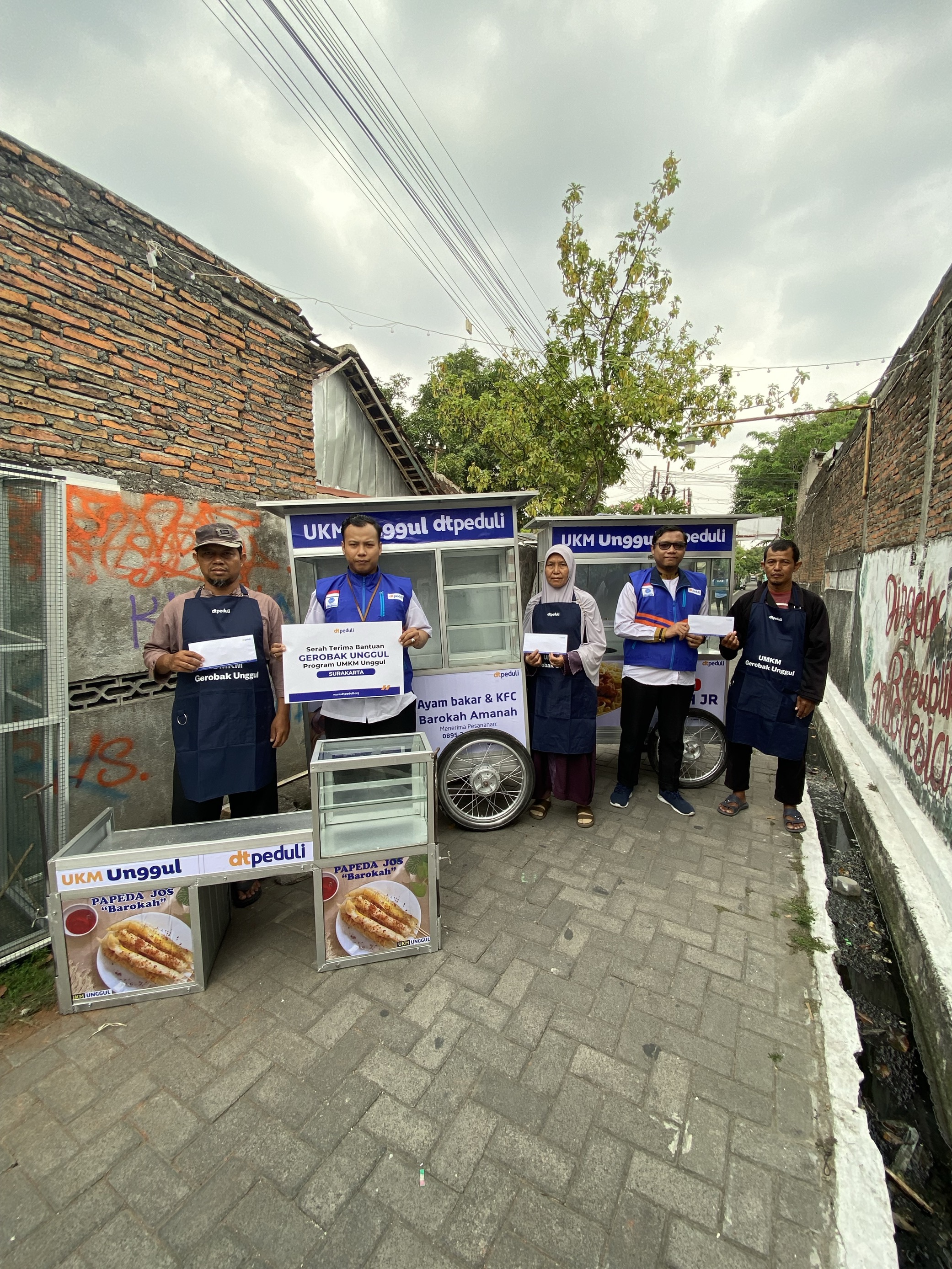 Gerobak Baru, Hadirkan Semangat Baru bagi Tiga UMKM di Solo | DT Peduli ...